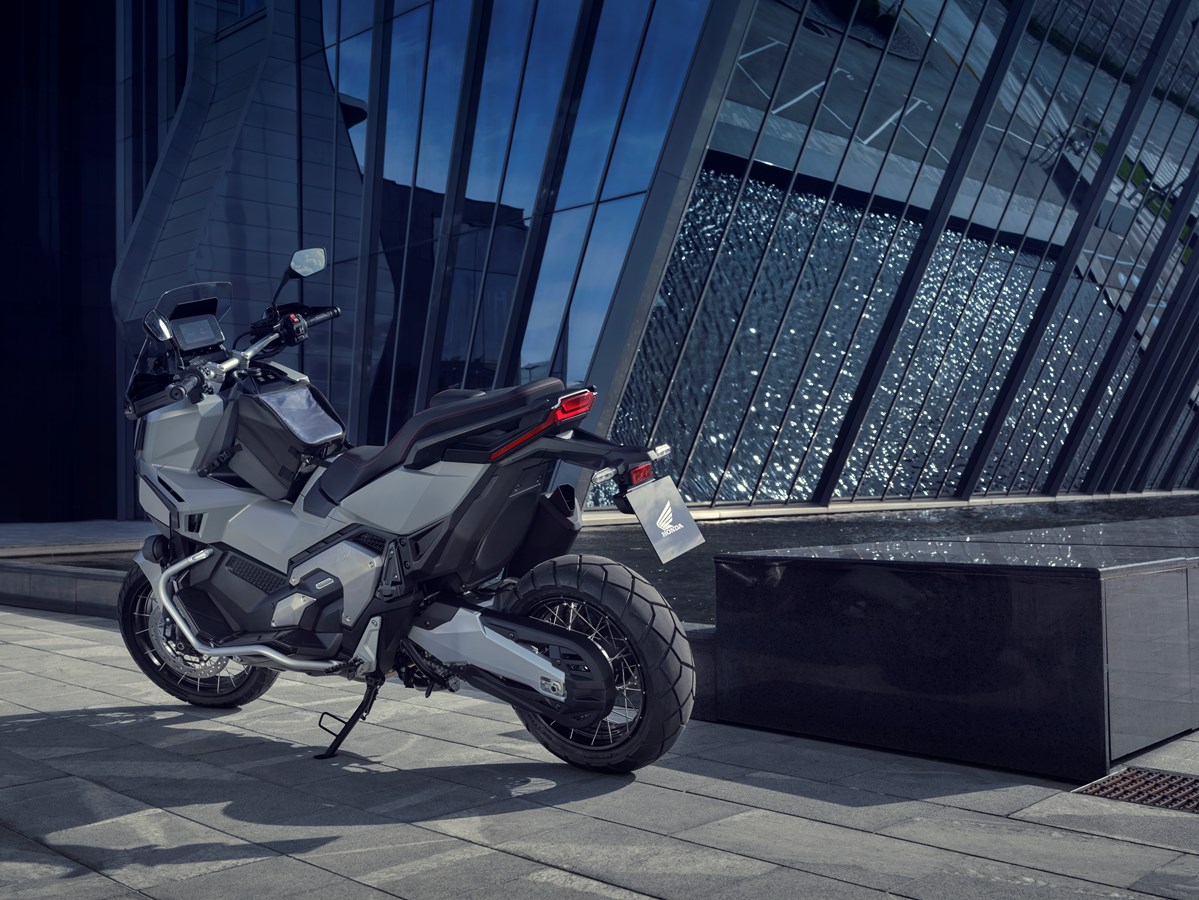 Honda presenta il nuovo X-ADV 2025 - Motociclismo.it