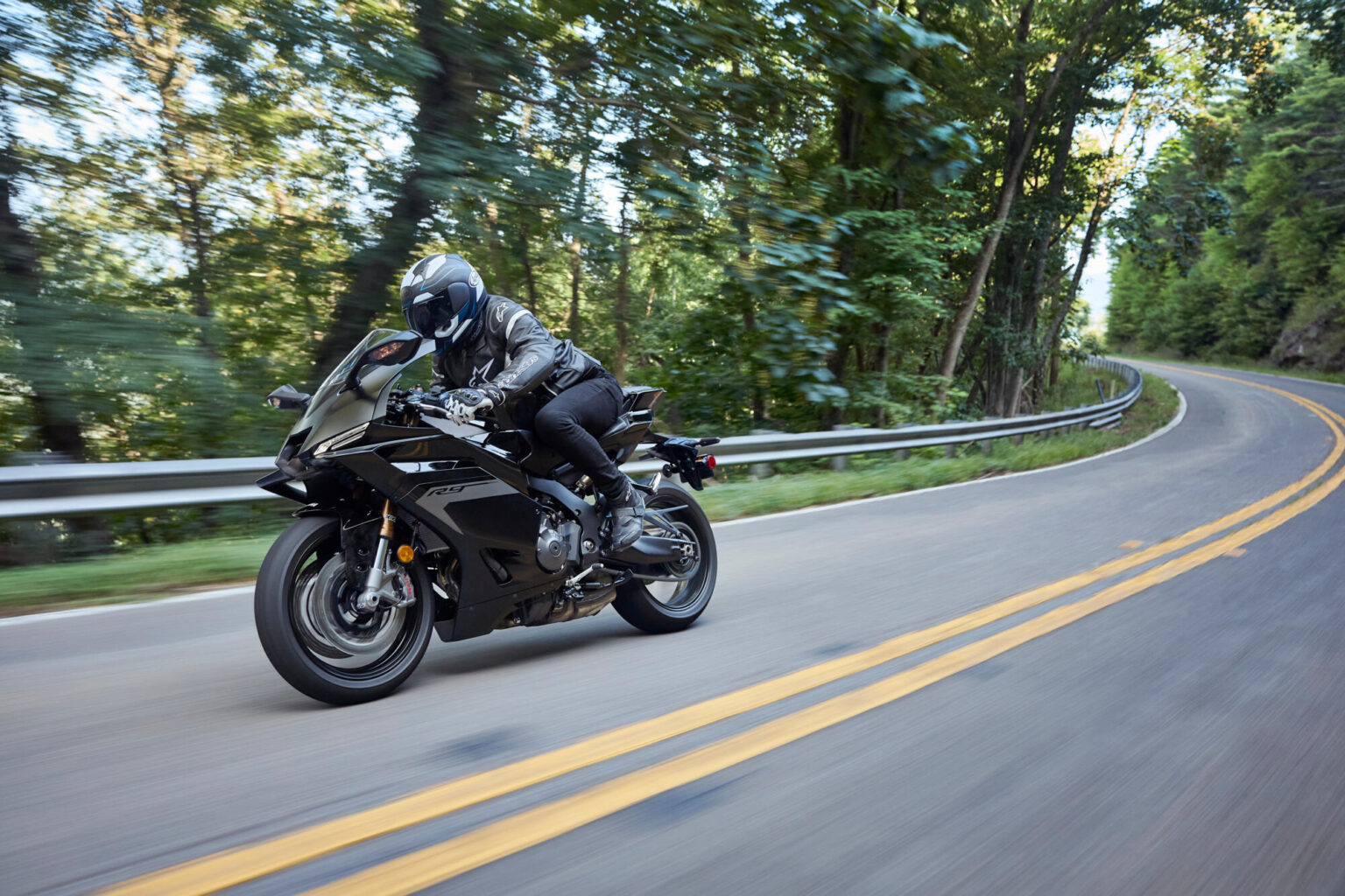 Ecco la nuova Yamaha R9 2025 - Motociclismo.it